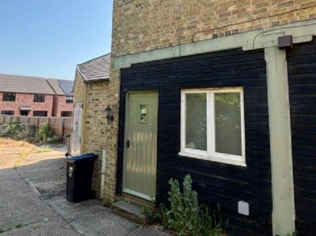1 bedroom maisonette to rent