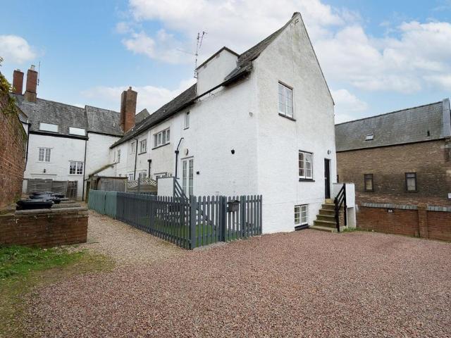 1 bedroom maisonette to rent
