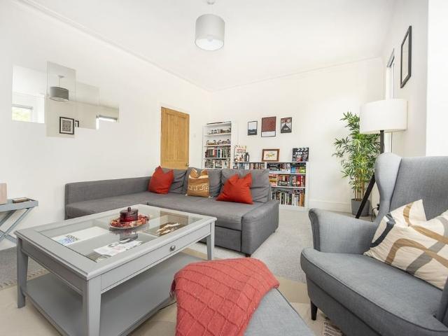 1 bedroom maisonette to rent