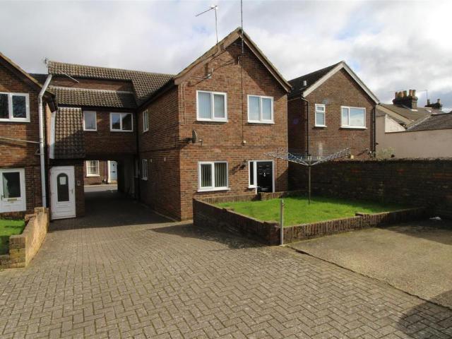 1 bedroom maisonette to rent