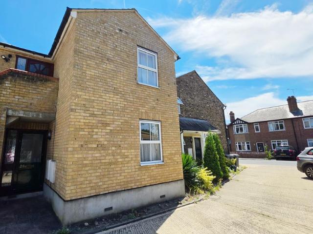 1 bedroom maisonette to rent