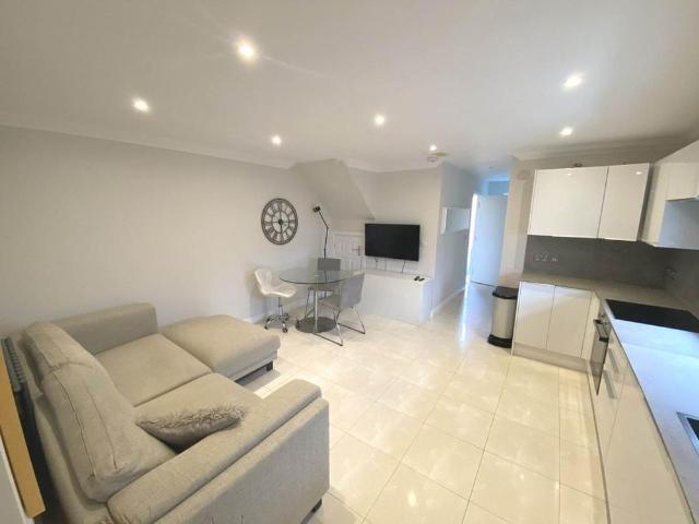 1 bedroom maisonette to rent