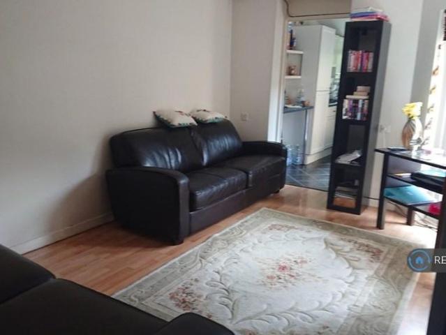 1 bedroom maisonette to rent
