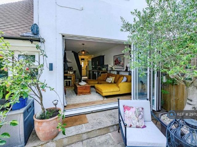 1 bedroom maisonette to rent
