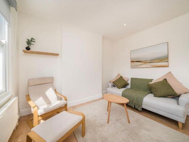 1 bedroom maisonette to rent