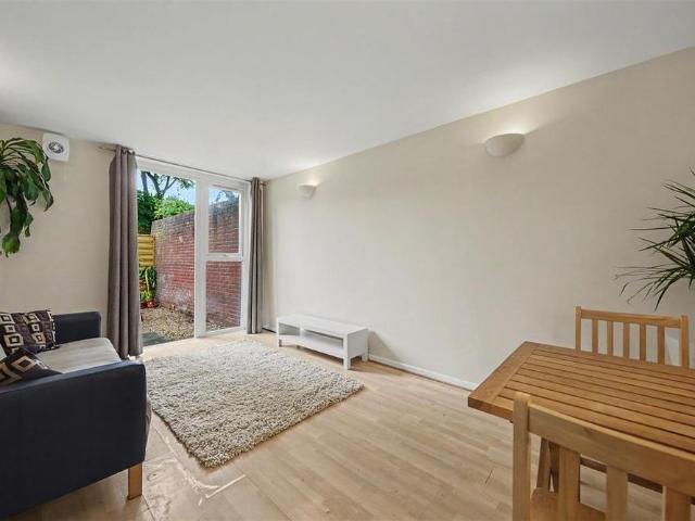 1 bedroom maisonette to rent