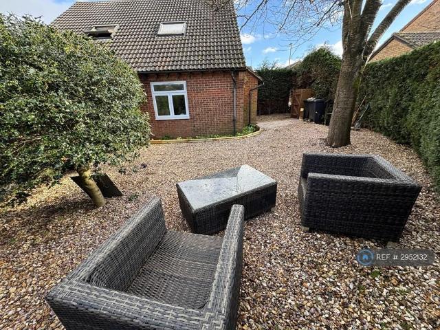 1 bedroom maisonette to rent