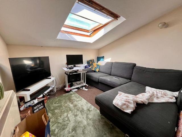 1 bedroom maisonette to rent