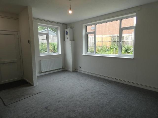 1 bedroom maisonette to rent
