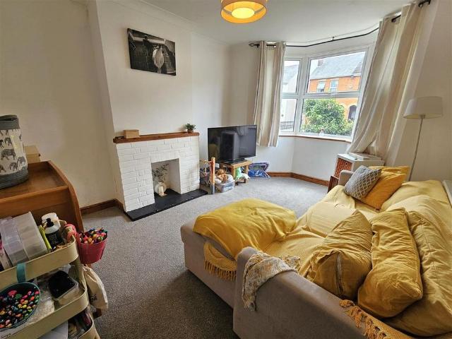 1 bedroom maisonette to rent