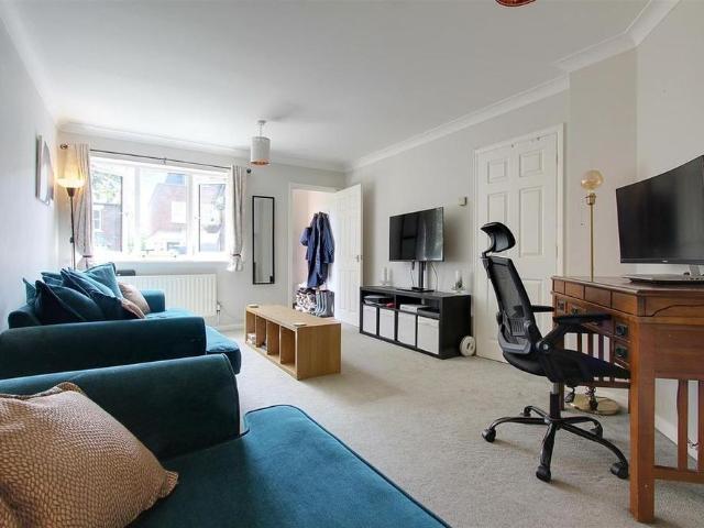 1 bedroom maisonette to rent