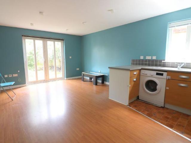 1 bedroom maisonette to rent