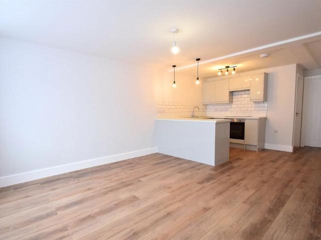 1 bedroom maisonette to rent
