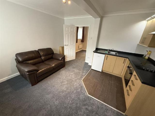 1 bedroom maisonette to rent