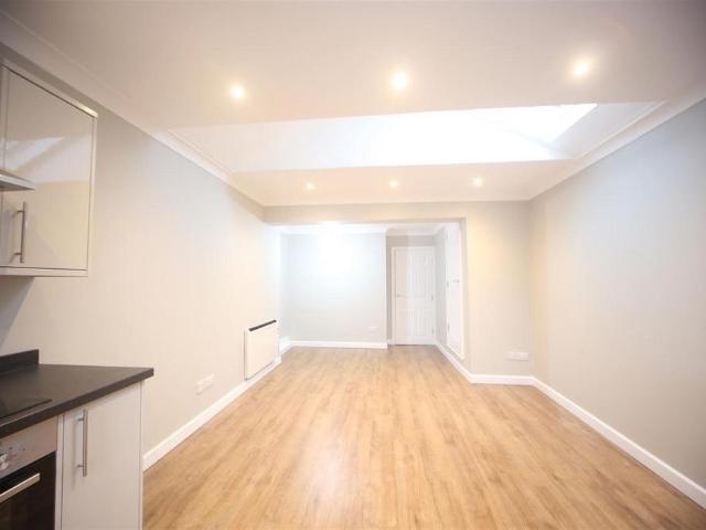 1 bedroom maisonette to rent