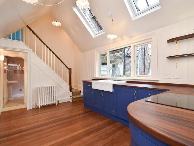 1 bedroom maisonette to rent