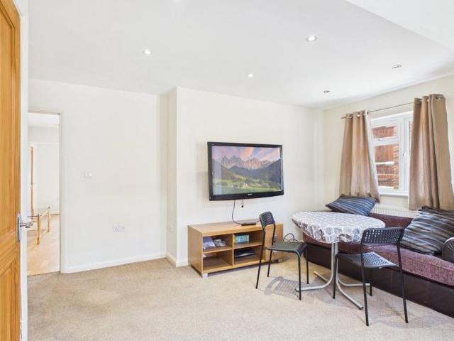1 bedroom maisonette to rent