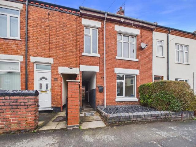 1 bedroom maisonette to rent