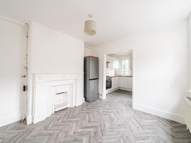 1 bedroom maisonette to rent