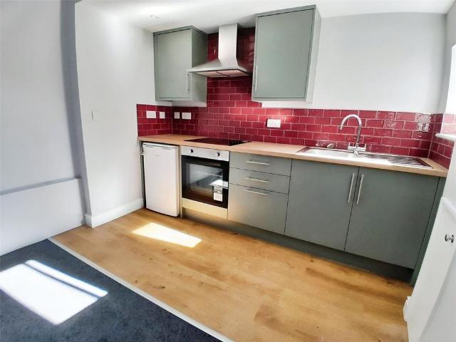 1 bedroom maisonette to rent