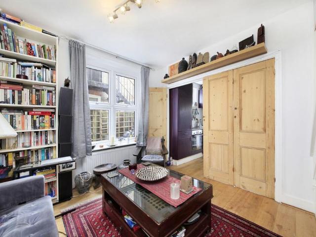 1 bedroom maisonette to rent
