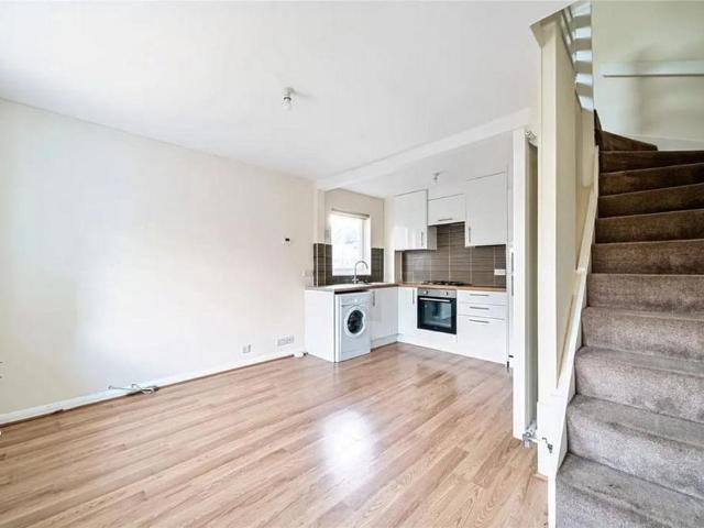 1 bedroom maisonette to rent