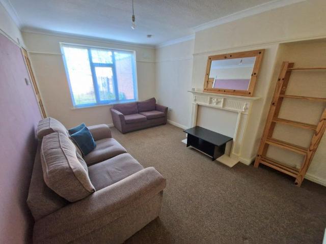 1 bedroom maisonette to rent