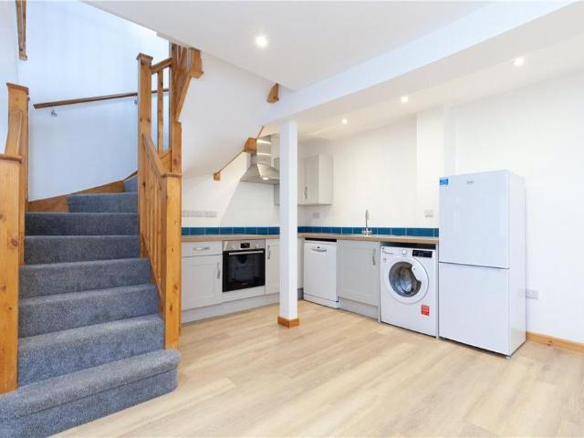 1 bedroom maisonette to rent