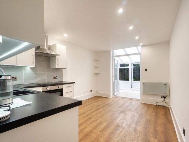 1 bedroom maisonette to rent