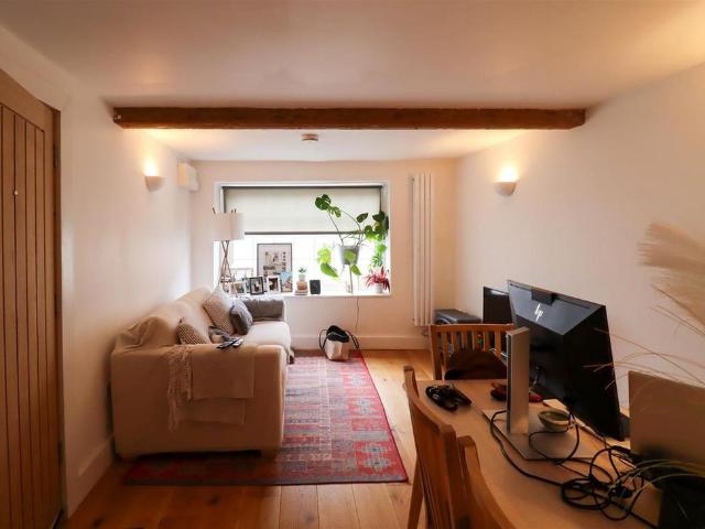 1 bedroom maisonette to rent