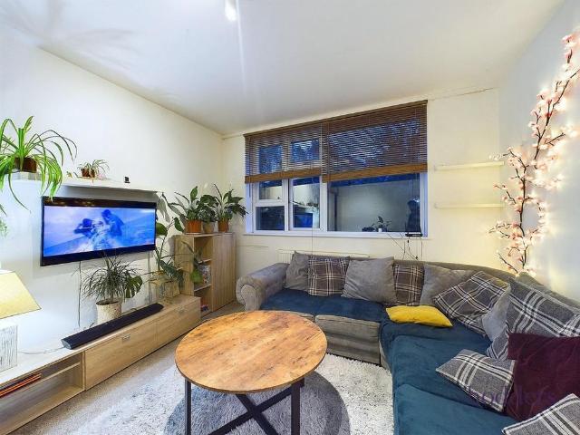 1 bedroom maisonette to rent