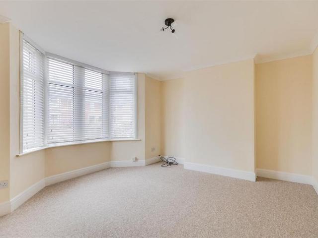 1 bedroom maisonette to rent