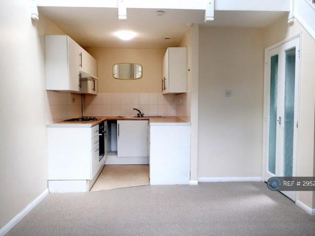 1 bedroom maisonette to rent