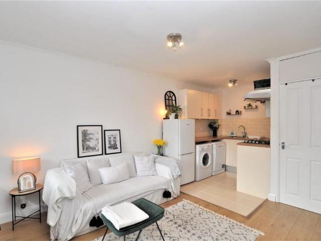 1 bedroom maisonette to rent