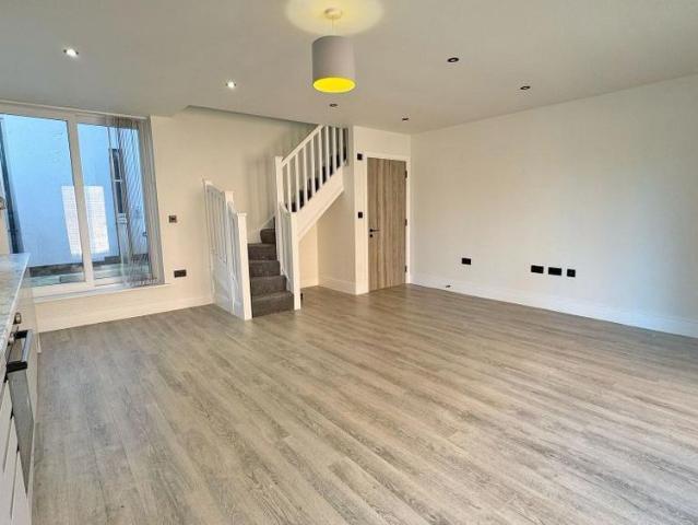 1 bedroom maisonette to rent