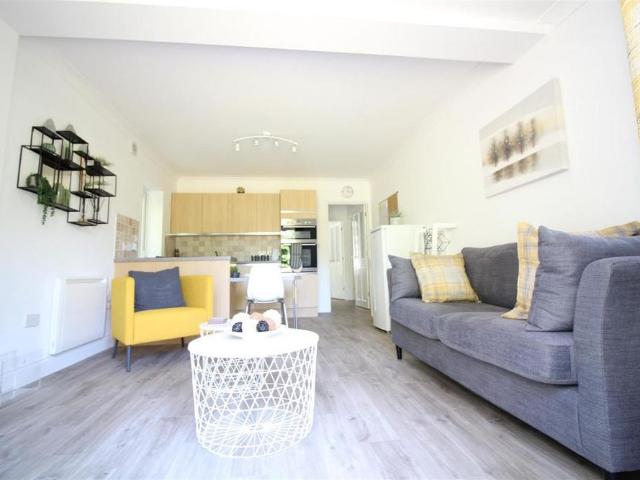 1 bedroom maisonette to rent