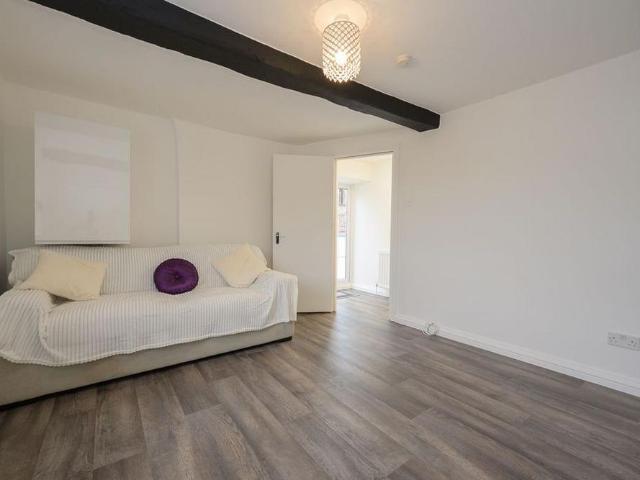 1 bedroom maisonette to rent
