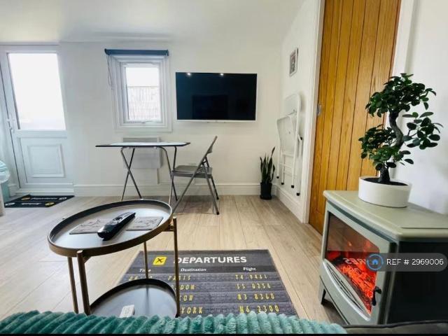 1 bedroom maisonette to rent