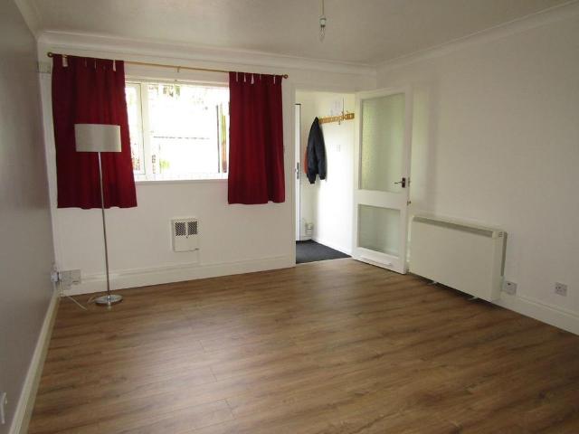 1 bedroom maisonette to rent