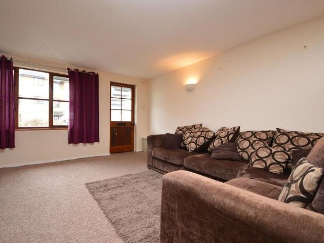 1 bedroom maisonette to rent