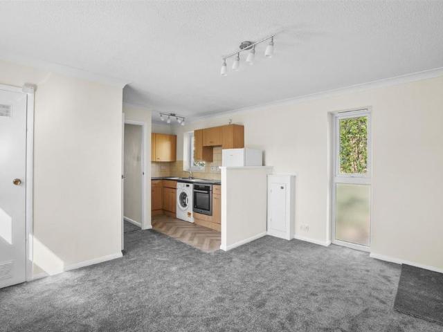 1 bedroom maisonette to rent