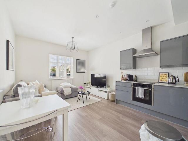 1 bedroom maisonette to rent