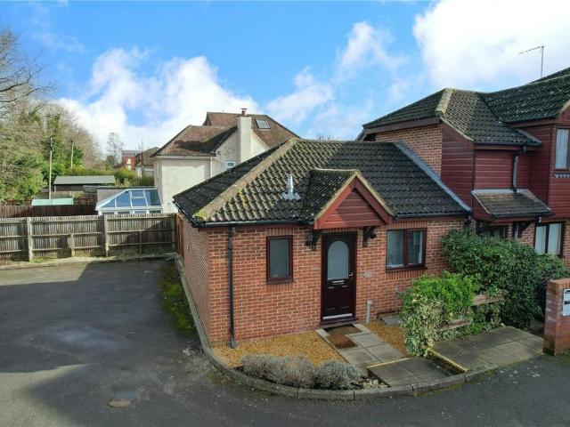 1 bedroom maisonette to rent