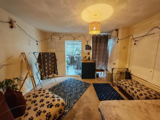 1 bedroom maisonette to rent