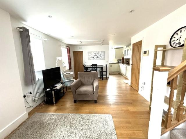 1 bedroom maisonette to rent