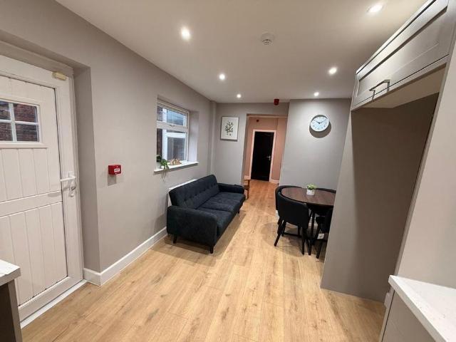 1 bedroom maisonette to rent