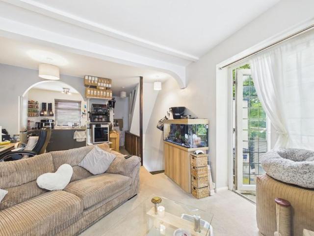 1 bedroom maisonette to rent