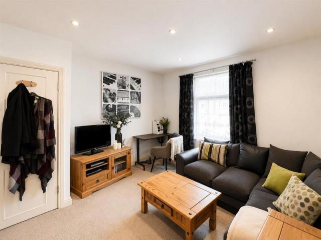 1 bedroom maisonette to rent