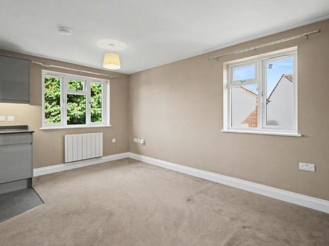 1 bedroom maisonette to rent