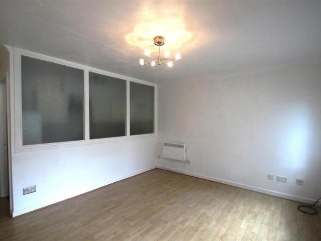 1 bedroom maisonette to rent